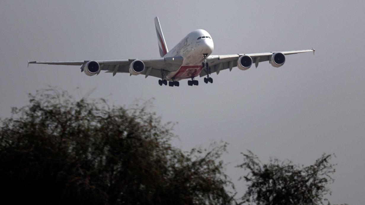 A380 bringt dahinter fliegende A320 in Turbulenzen: Verletzte