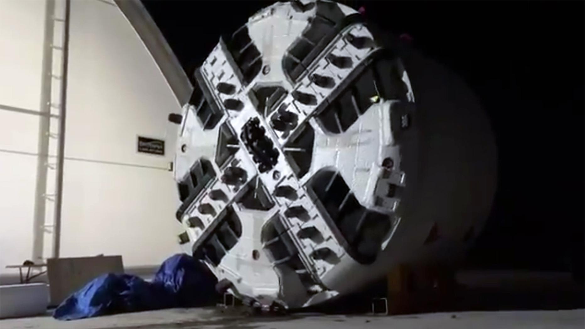 Boring Company zeigt seine elektrische Tunnelbohrmaschine