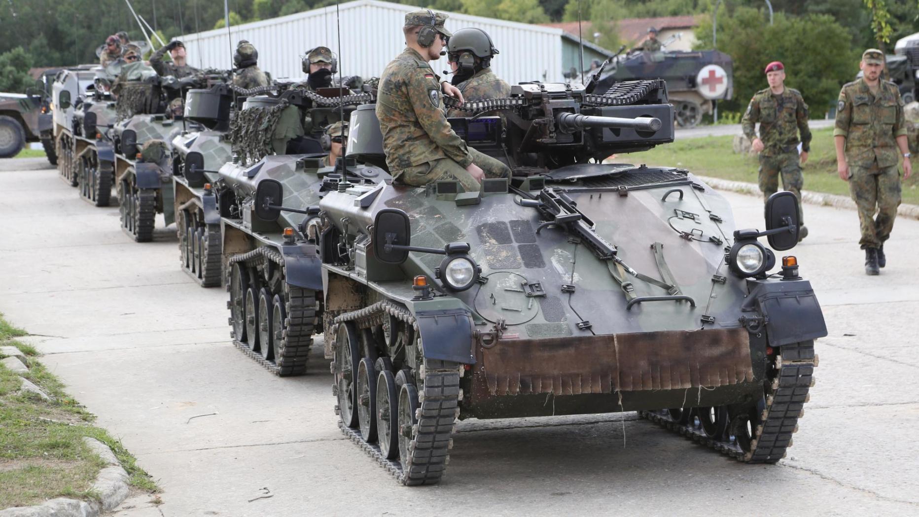 Bundeswehr wirft zum Abschied Wiesel-Panzer aus dem Flugzeug