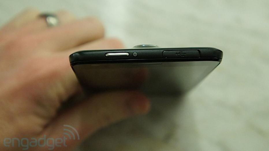 Alcatel stellt dünnstes Handy der Welt vor