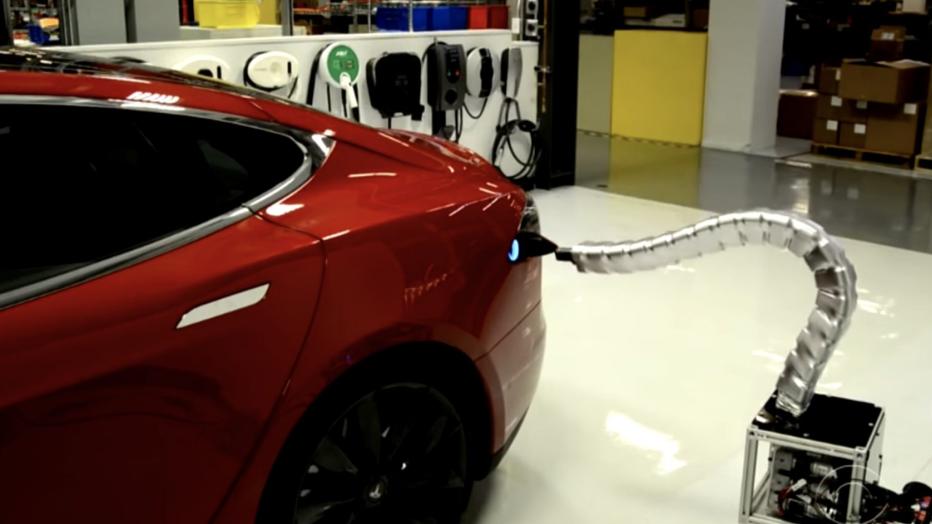 Tesla-Roboterschlange zum Laden soll bald verfügbar sein