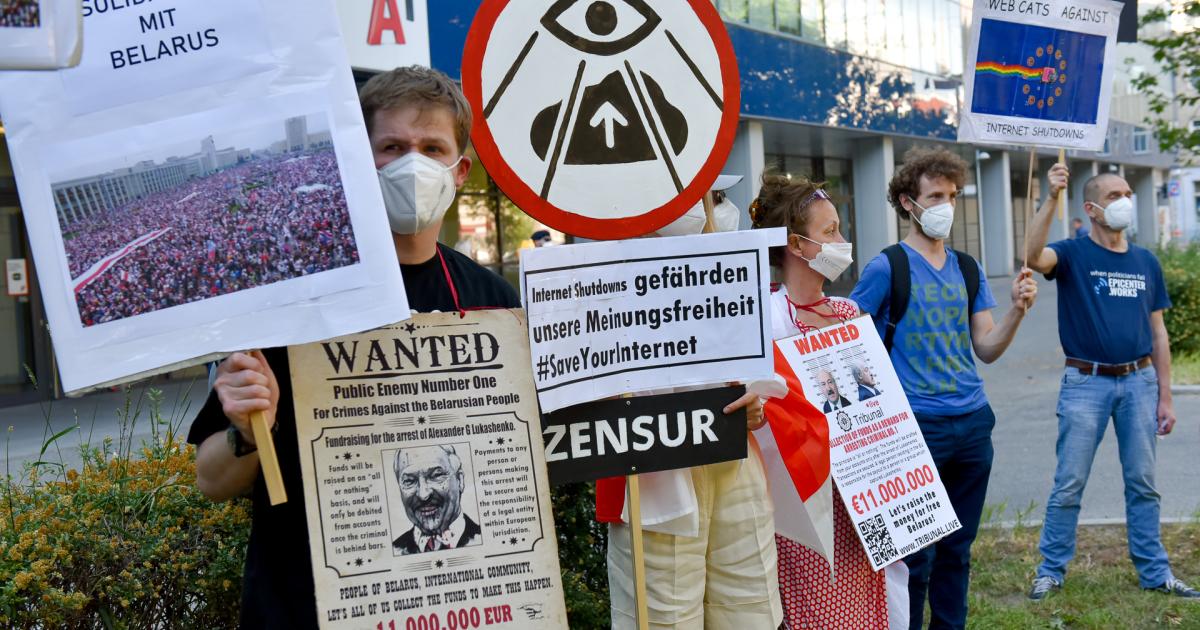 Protest vor A1-Gebäude wegen Internetsperren in Belarus