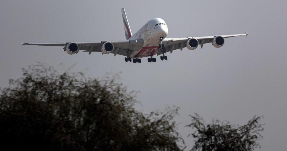 A380 bringt dahinter fliegende A320 in Turbulenzen: Verletzte